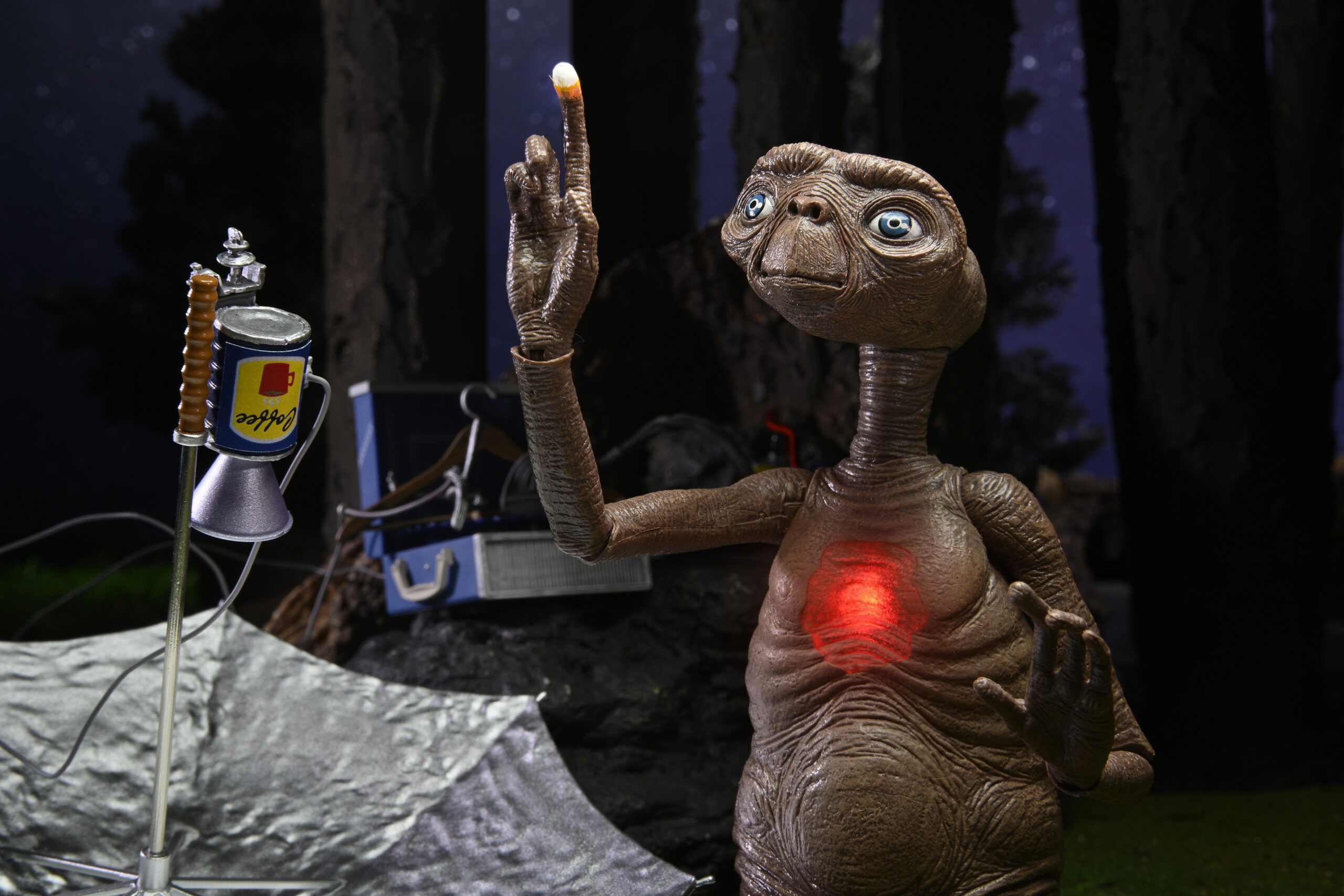 E.T. 40th Anniversary – 7″ Scale Action Figure – Deluxe Ultimate E.T ...